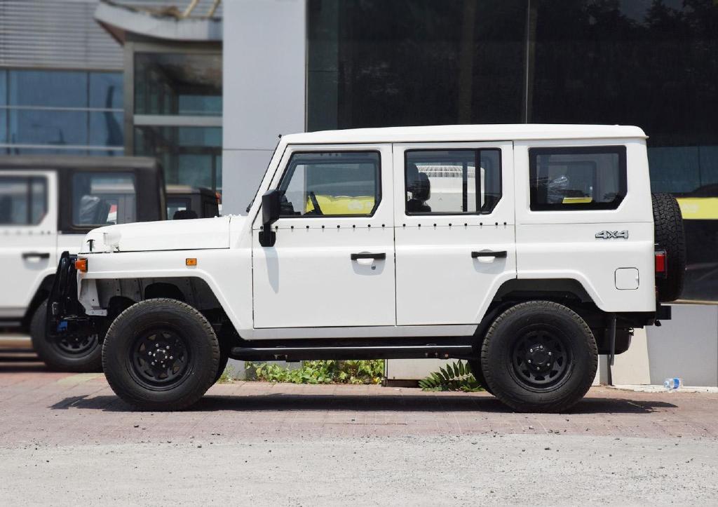 新款BJ212实车曝光，方门硬顶，新底盘，加长115mm，搭载2.4T动力-新浪汽车