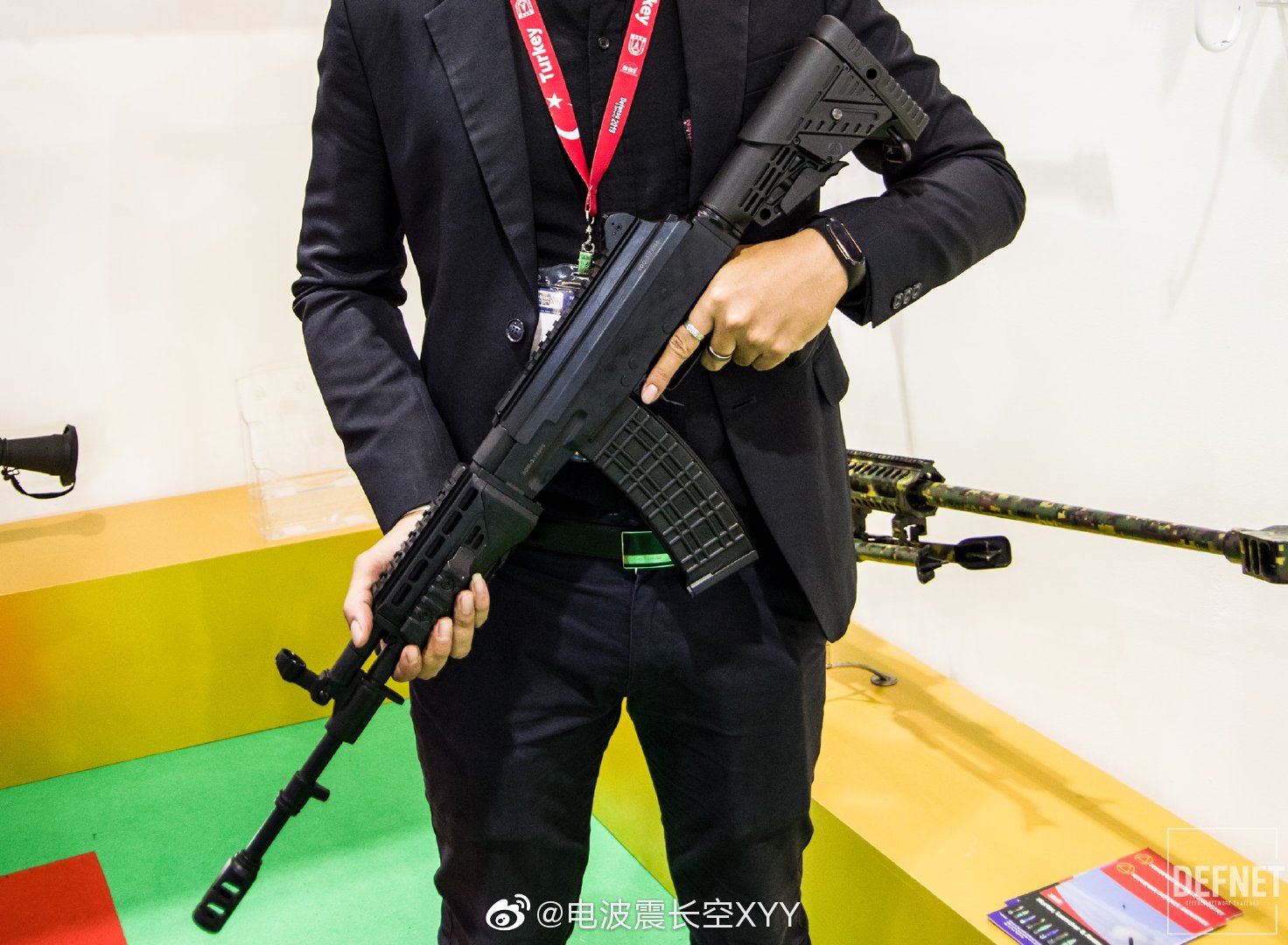 缅甸自研的MA3 MK2步枪，口径5.56m，采用伸缩枪托