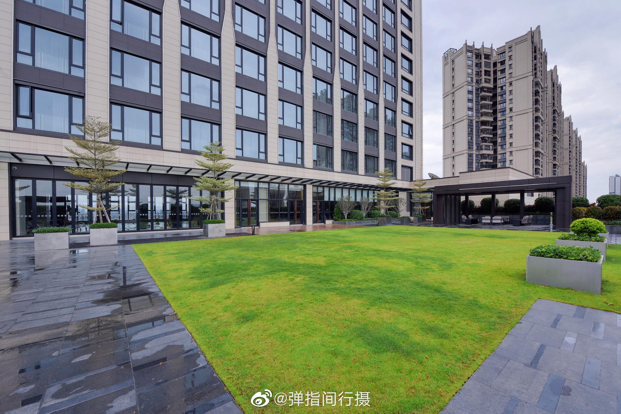 洲际酒店集团旗下的顺德保利假日酒店位于佛山顺德伦教城区