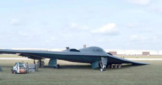 B-2隐形轰炸机又出事，B-21能否承载美军的期待？