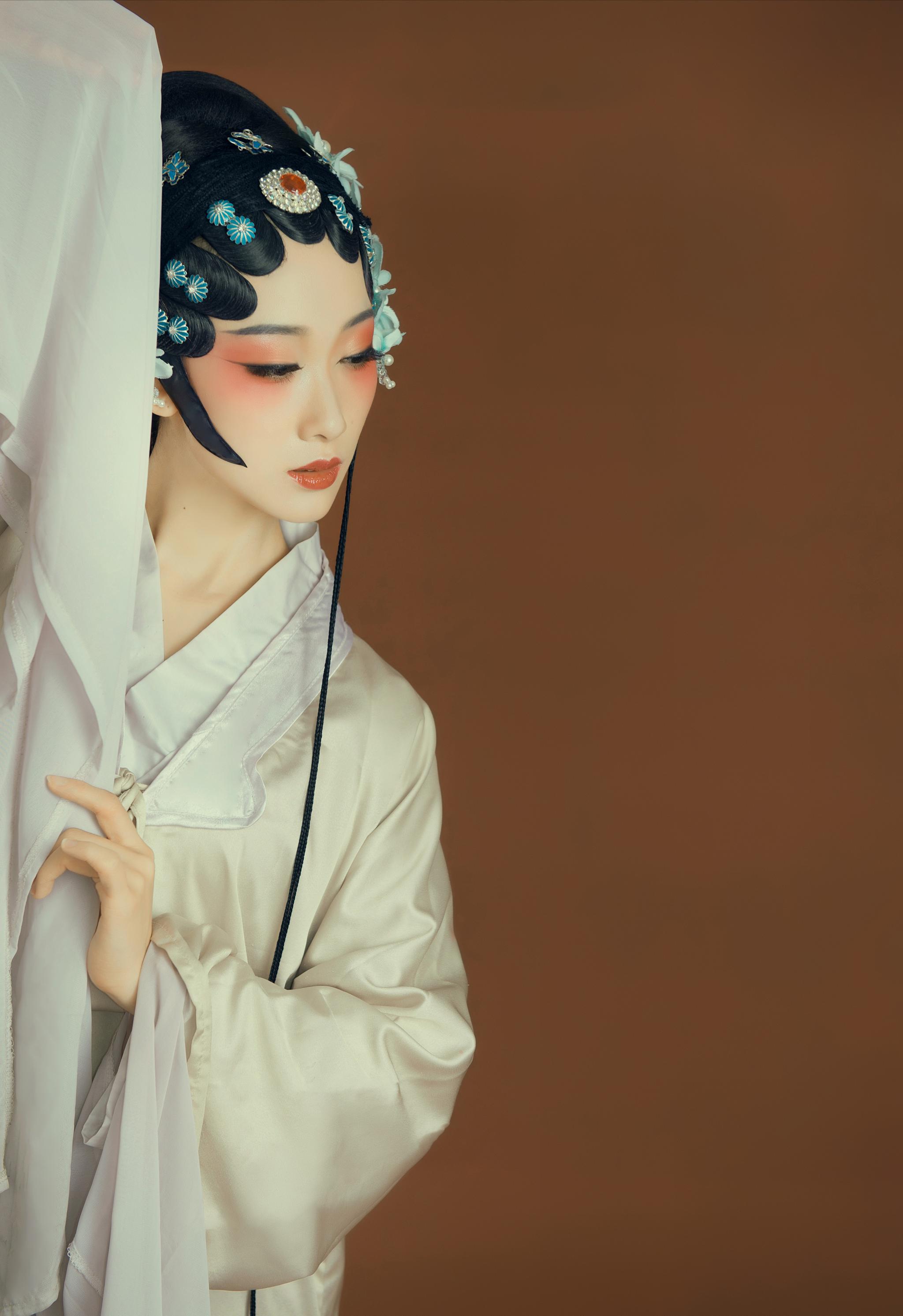 刘嘉欣 中央民族大学舞蹈学院 96年 白羊座 身高168cm 体重49kg 喜欢