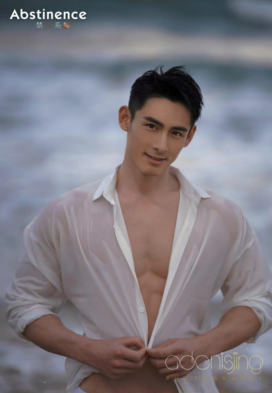 第一次看他的写真， 真的莫名发出感叹：“太帅了”！