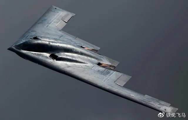 为啥会有人说b2轰炸机违反空气动力学？__财经头条