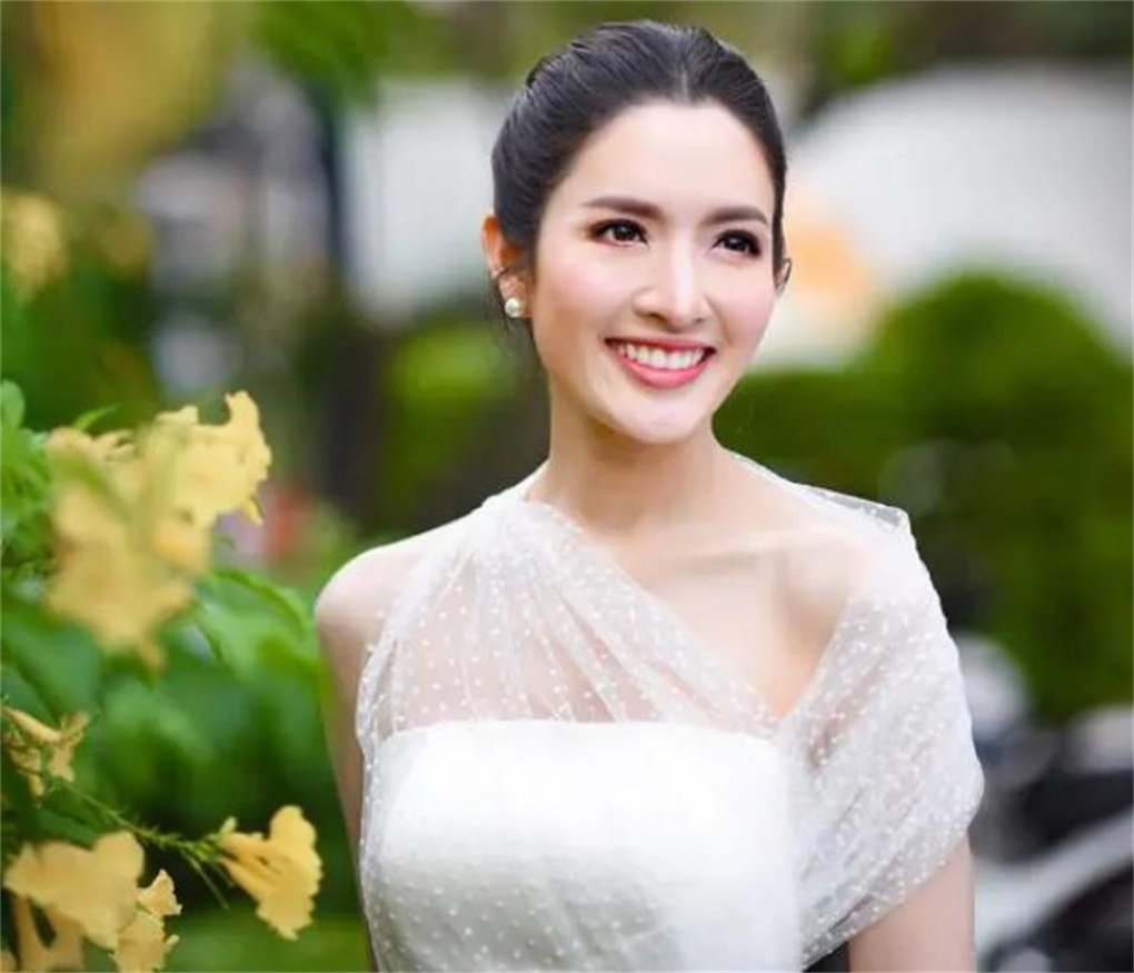 Aff和前男友各自晒同框照，两人曾交往13年，因男方出轨而分手