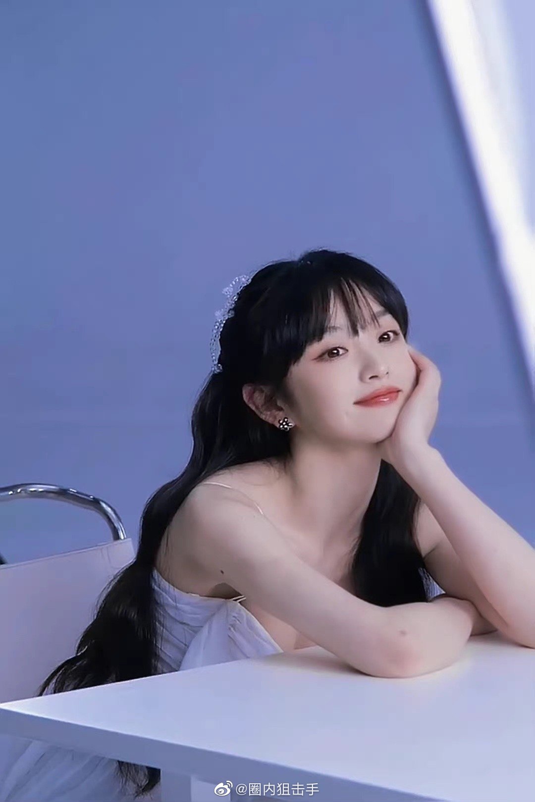 田曦薇最新拍摄花絮一袭白色吊带长裙真的很美……|田曦薇|白色|拍摄_新浪新闻