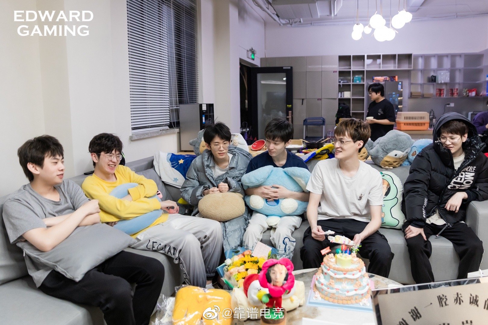 EDG分享FoFo生日返图__财经头条