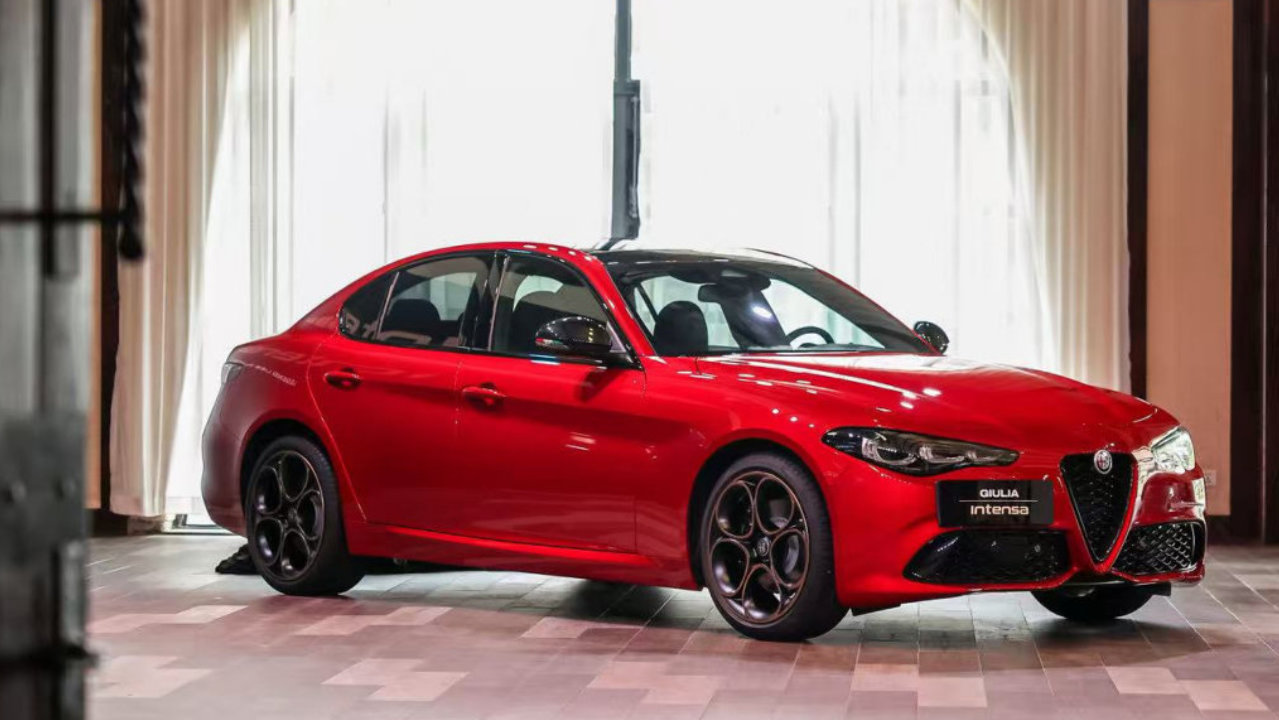 不到40万的Giulia INTENSA，金色年轻版的“四叶草”？-新浪汽车