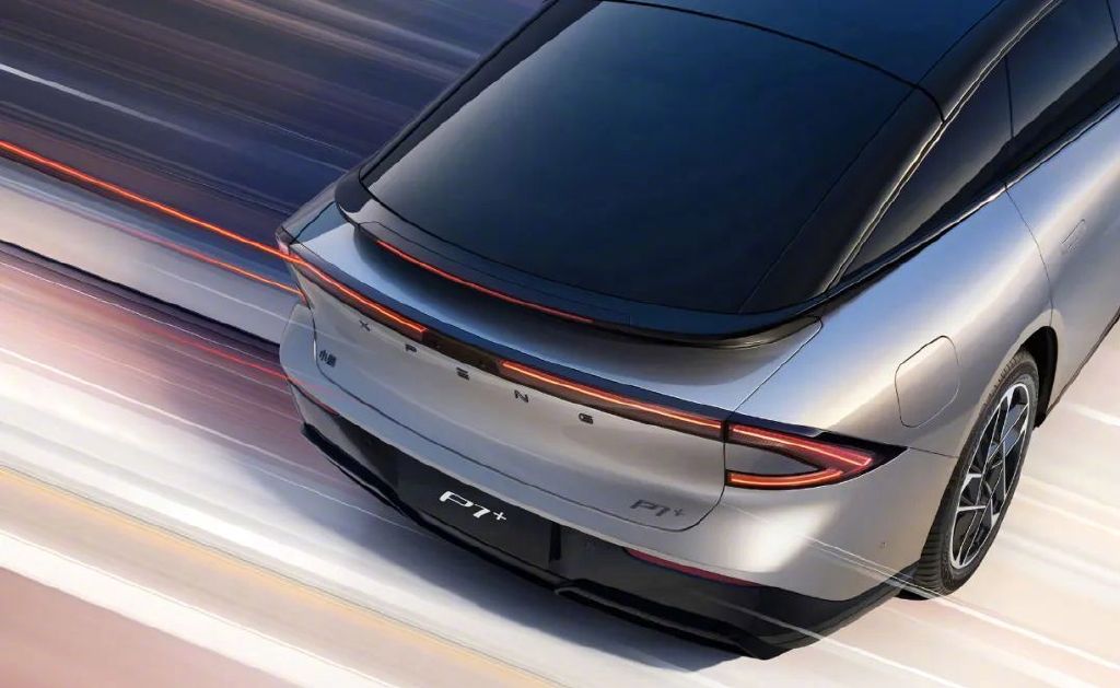 掀背轿跑！小鹏P7+首次曝光！-新浪汽车