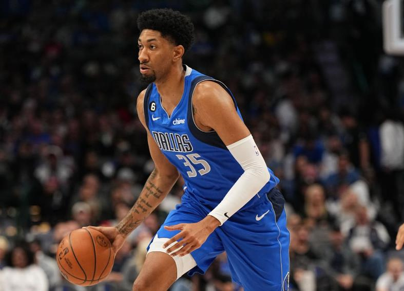 打得这么好出场时间却这么少，独行侠内线赶紧给基德送花圈吧？|伍德|独行侠|基德_新浪新闻