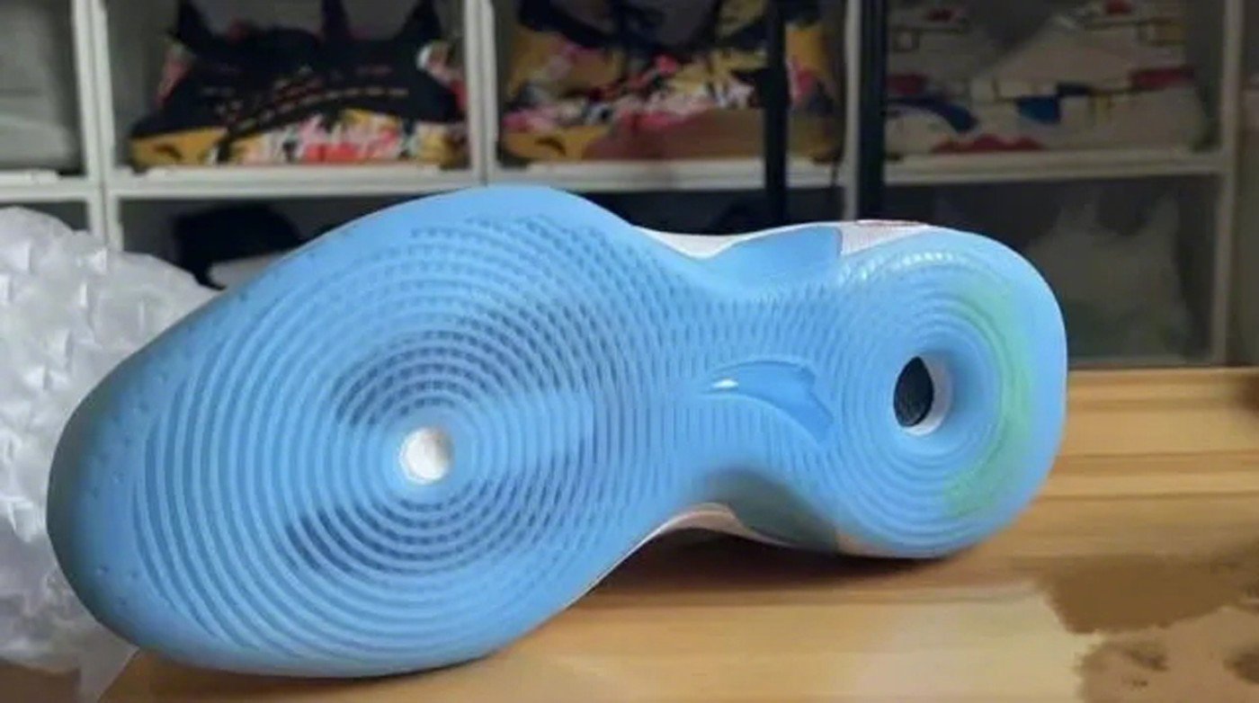 克莱新一代签名鞋KT8长这样？__财经头条