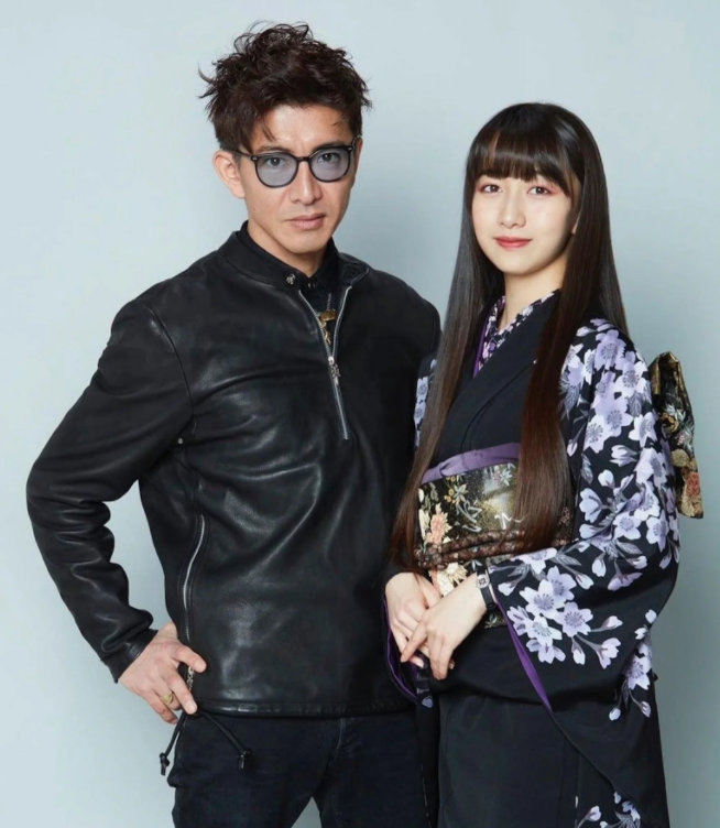 木村拓哉迎50岁生日，与女儿亲子照首曝光，一家人都是高颜值