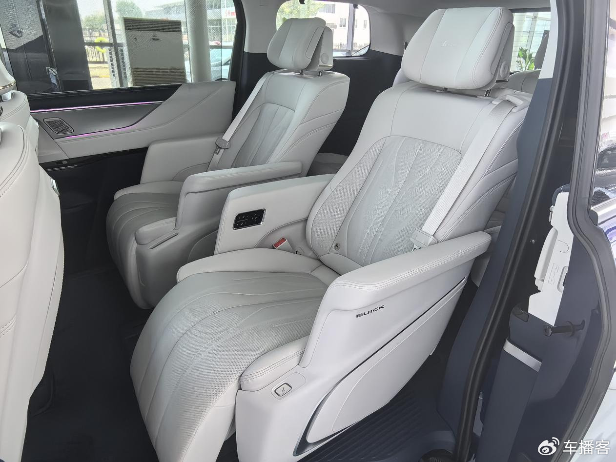 能超越GL8的只有绿牌GL8，探店全新GL8陆尊PHEV-新浪汽车