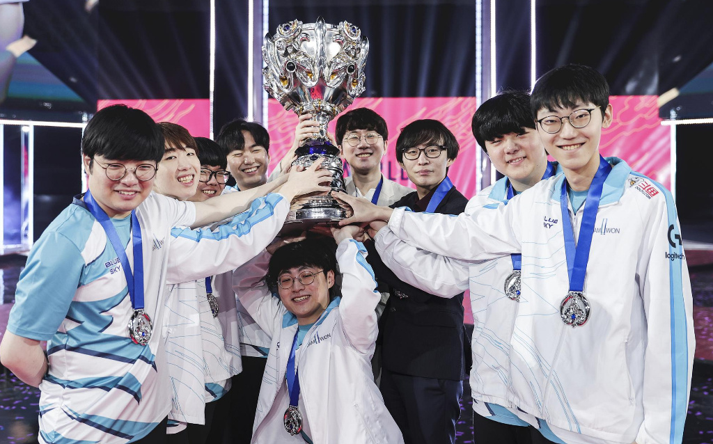 冠军教练将加盟WBG？曾带领DK横扫S赛，还将李哥按在替补席__财经头条