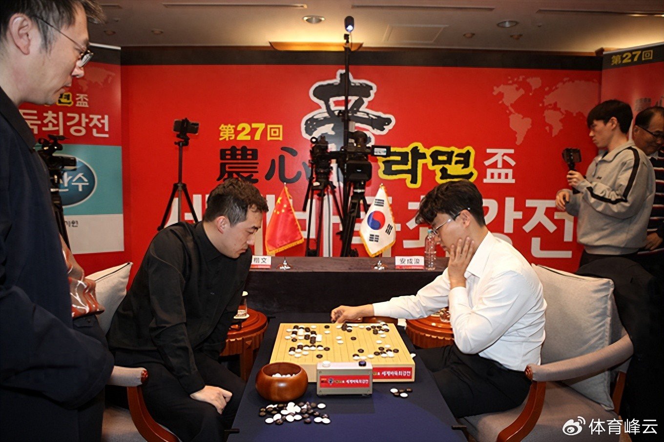 中国棋手杨楷文在第27届农心杯取得连胜，25日挑战本届首个三连胜|韩元|杨楷文|安成俊