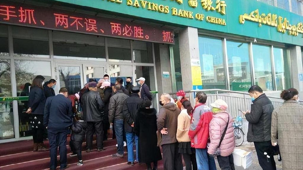 2023年手上有20万，内行人提醒：这种方式存钱，能拿42000元利息|利息|储户|存款_新浪新闻