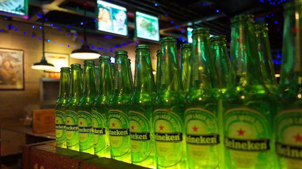 喝酒脸红的人快戒酒！研究发现：喝酒脸红的人或易患癌|喝酒|饮酒_新浪新闻