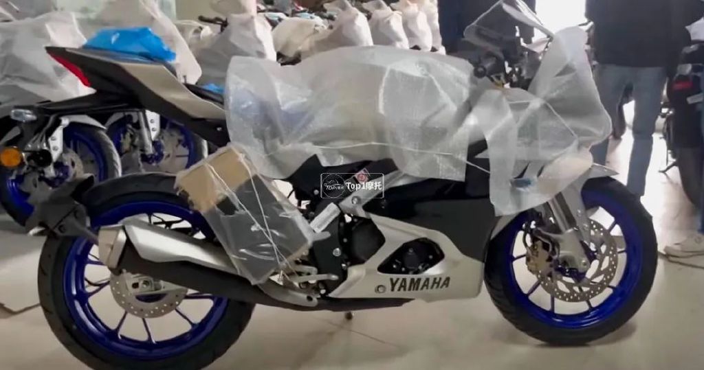 雅马哈R15M新款发布前遭曝光，升级全彩仪表，LED转向灯-新浪汽车
