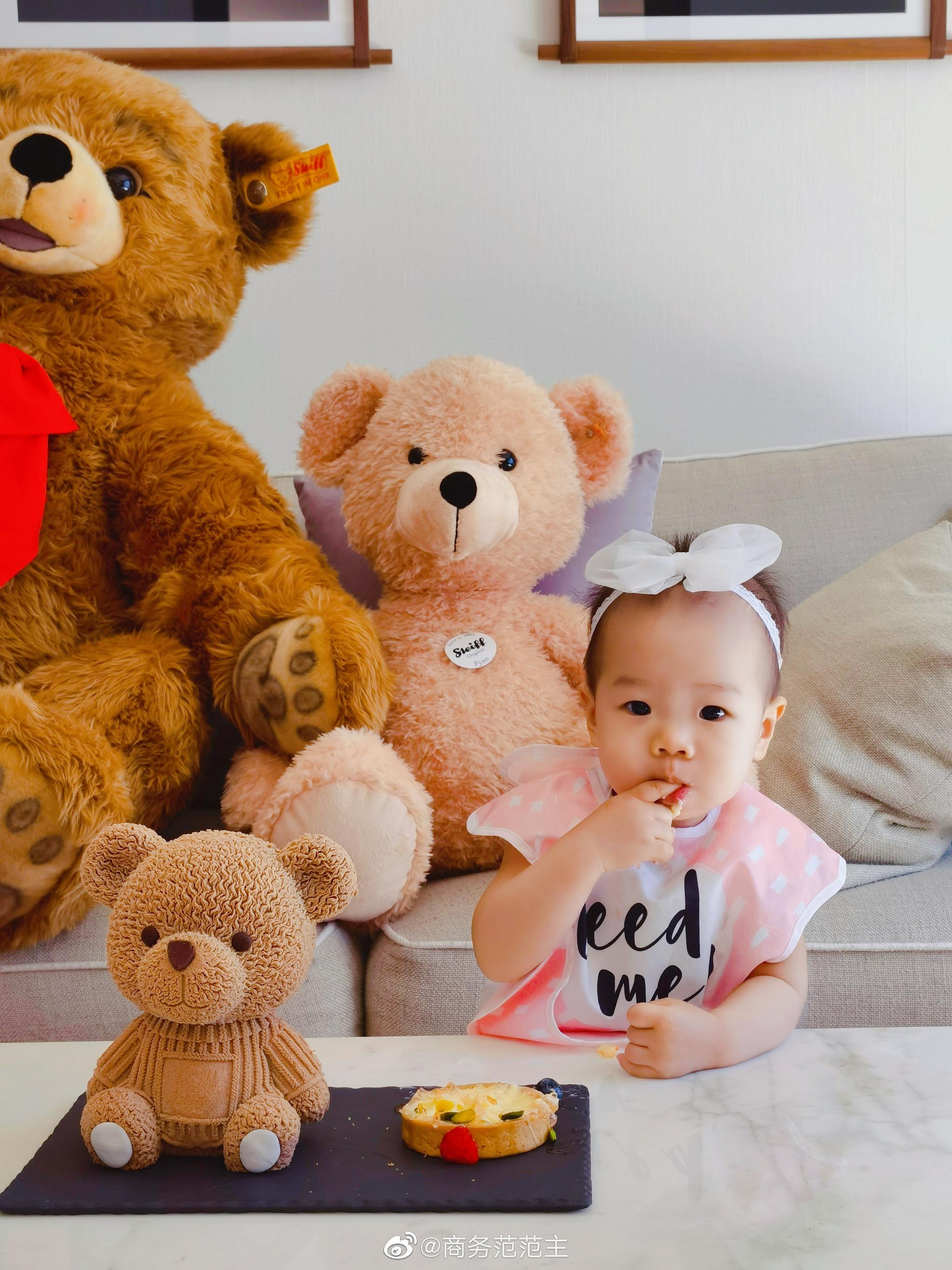 咩咩人生第一次下午茶，完全可以凑一组表情包了……