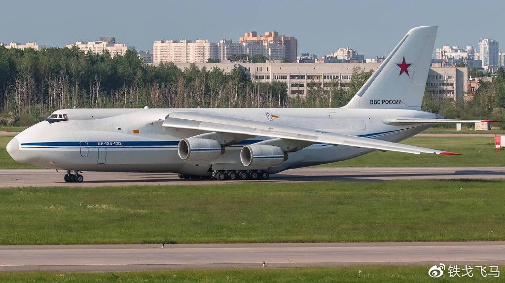 安124创世界纪录：405吨“巨兽”冲破云霄，连飞三昼夜不落地