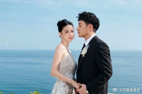 潘玮柏老婆宣云晒结婚照！伴郎伴娘颜值超高，宣誓环节充满爱意|妆容|婚礼|感情|婚纱|爱情_新浪新闻