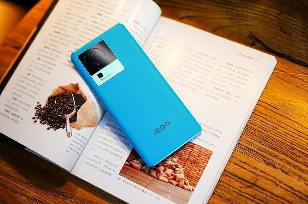 iQOOneo7全面测评：全能硬核无短板，双芯加持强化游戏体验！__财经头条