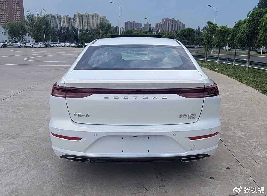 新款奔腾B70实车曝光，换装新前脸，外观很年轻运动，两种动力-新浪汽车