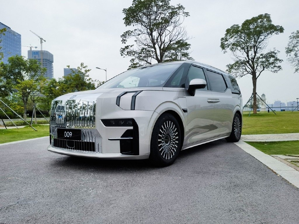 豪华MPV卷王登基！试驾极氪009-新浪汽车