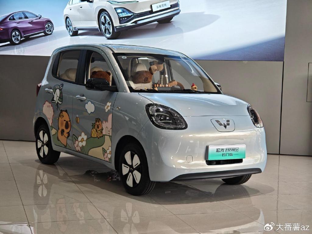 炸裂！4.48 - 5.08万，五菱宏光MINIEV四门版霸气登场！-新浪汽车