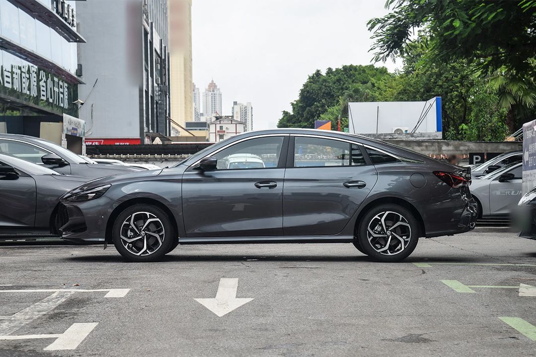 这边烧烤那边公布价格，售6.59万元起，新一代MG5正式上市-新浪汽车