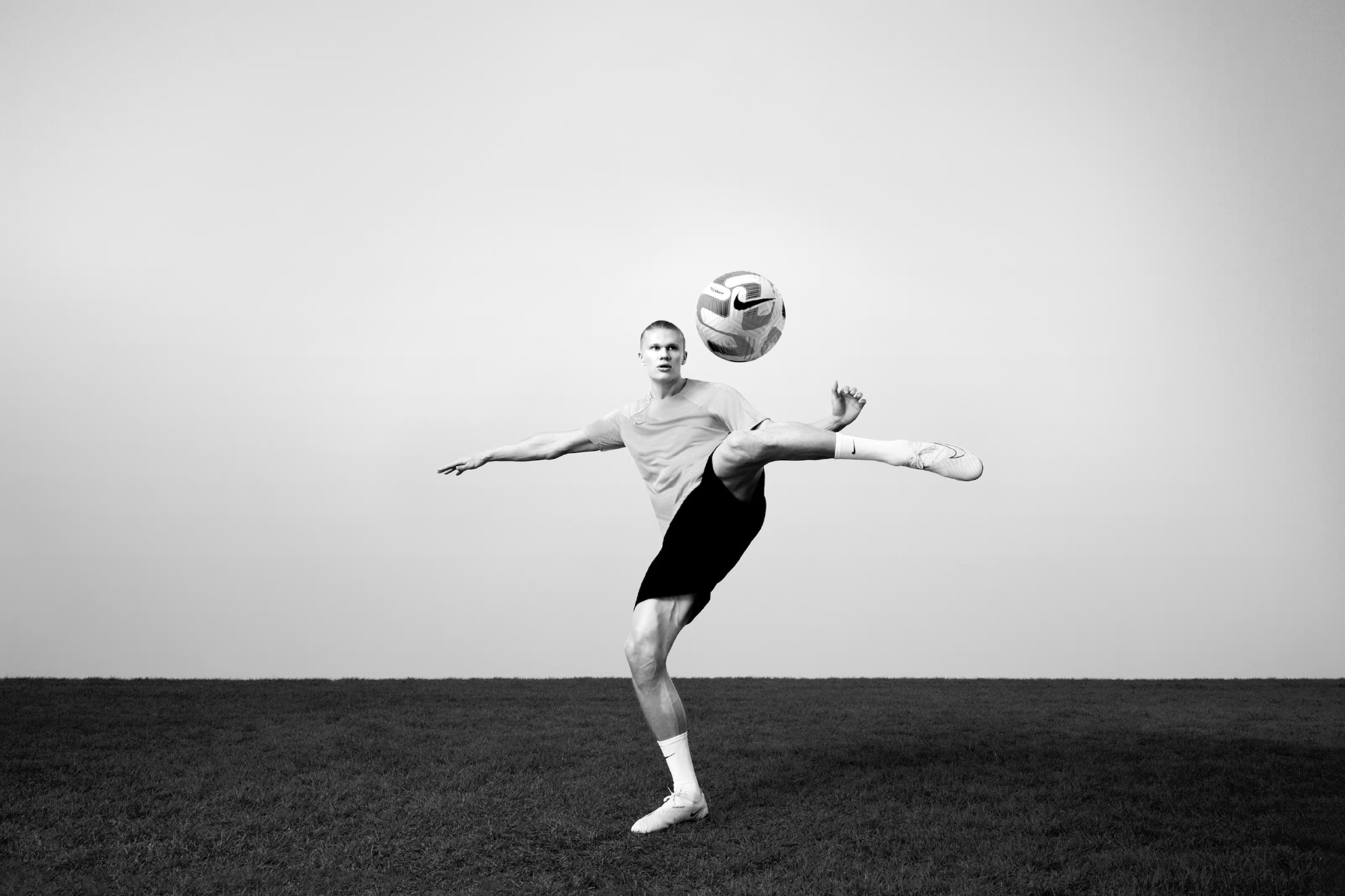 哈兰德Erling Haaland 与 Nike 签约 ！__财经头条