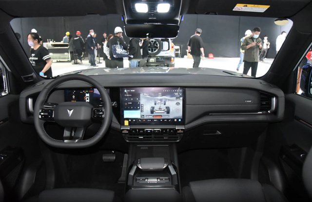 深蓝G318预计卖30万？方盒子造型，5米车长，新蓝鲸1.5T增程系统-新浪汽车