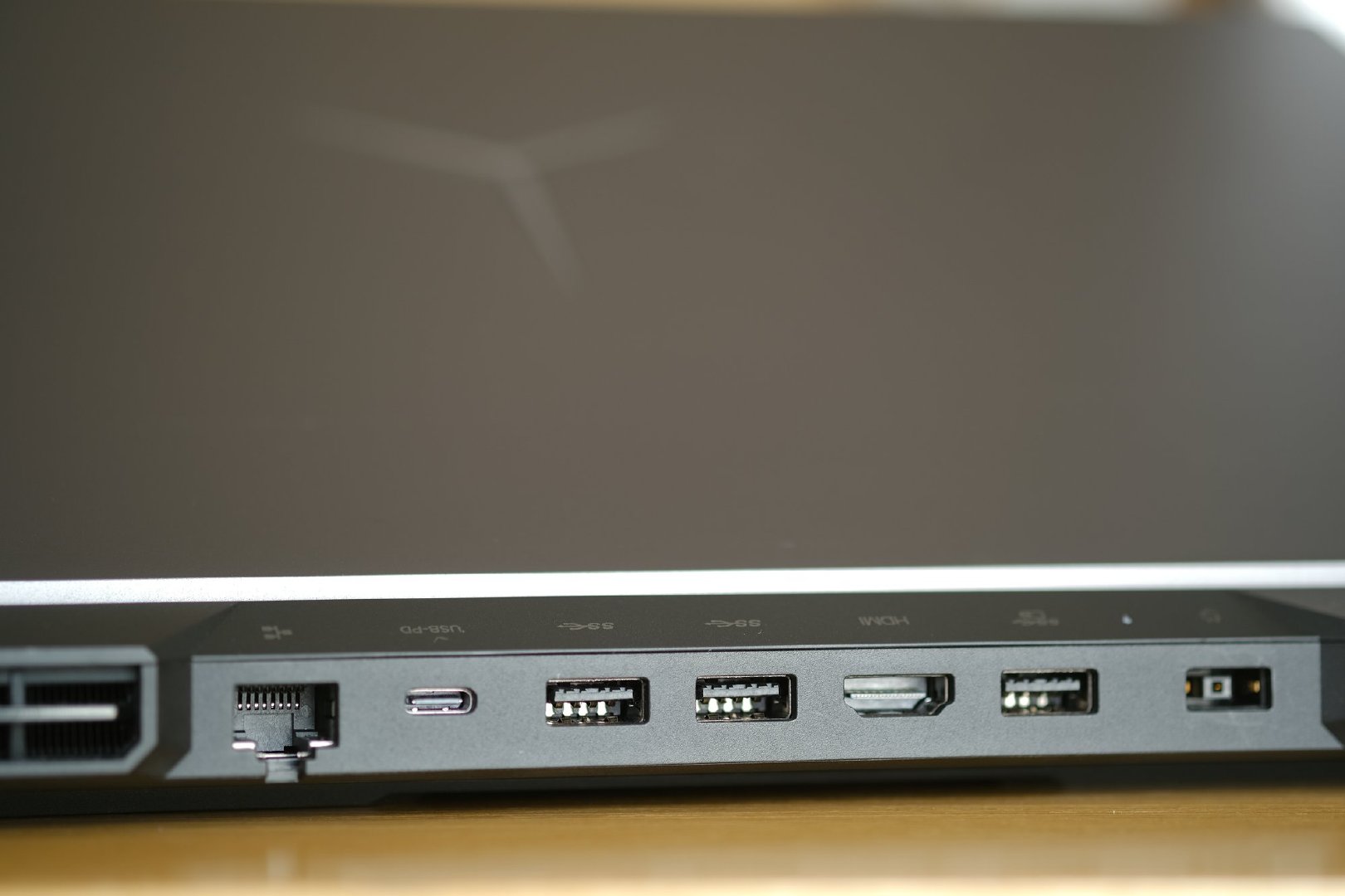 颜值与性能并存：拯救者 R9000P 2021 游戏本开箱体验__财经头条