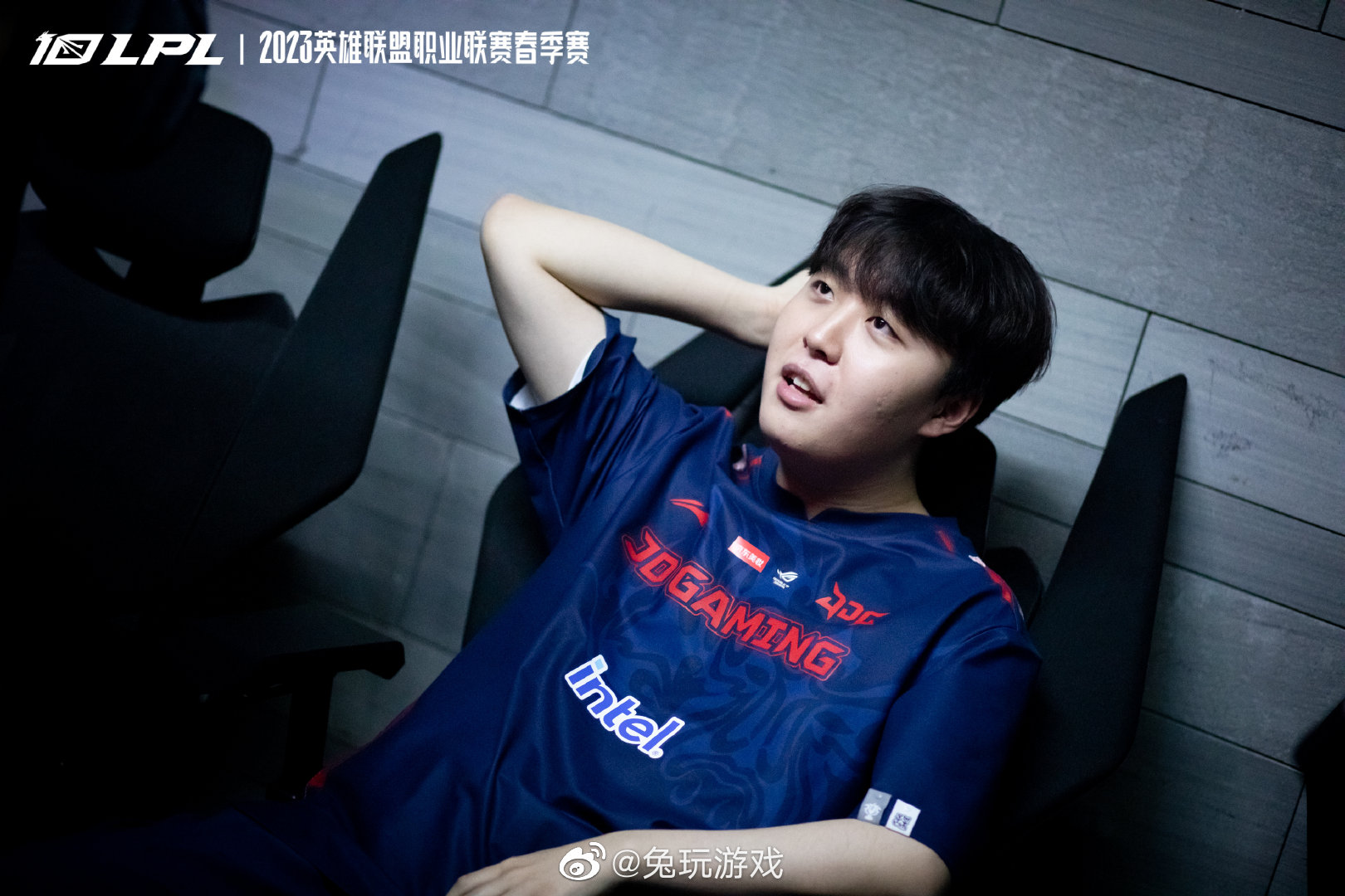 JDG赛后返图，恭喜胜利！ 有位选手的出场姿势很出众__财经头条