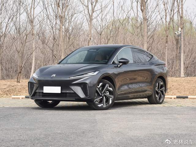 3.8s破百+四驱，配巴赫座舱，续航606km，给辆奥迪Q5L都不换？__财经头条