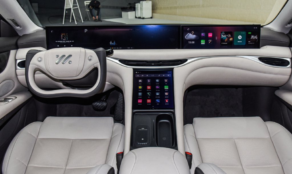 智己L6正式发布，预售价格为23万-33万，高配搭载固态电池-新浪汽车