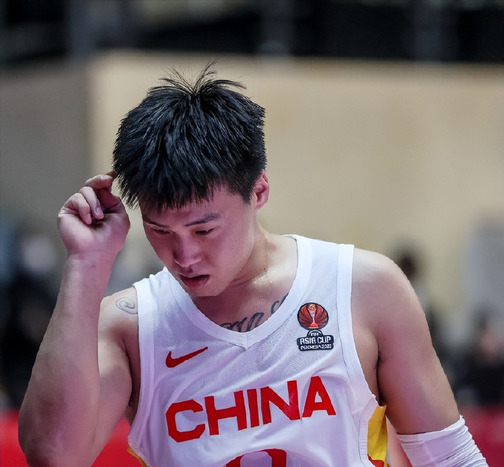 81-72！中国男篮险遭翻盘，吴前眉骨受伤+关键3分，拯救了中国队|吴前|伊朗队|中国队_新浪新闻