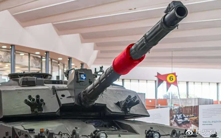 坦克炮管上鼓出的一节叫什么，有什么作用？