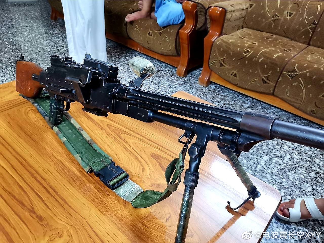 伊拉克枪械市场上出现的一支朝鲜73式机枪……__财经头条