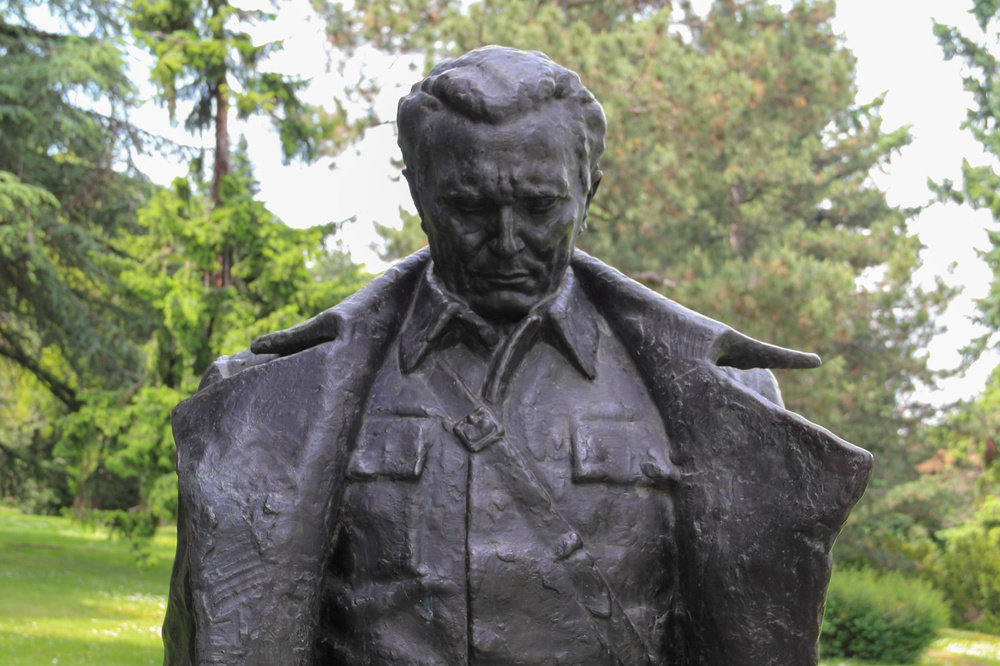 我河南人，在塞尔维亚坐中国造高铁__财经头条