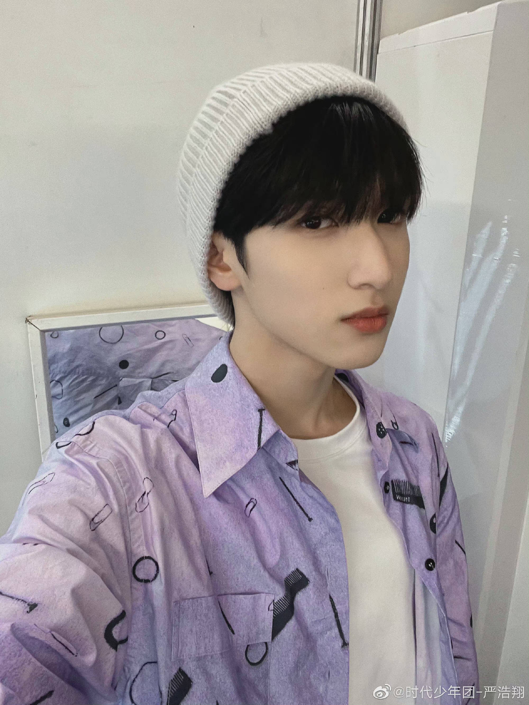 毛线帽才是严浩翔本命哈哈，头发长了也挡不住帅气__财经头条