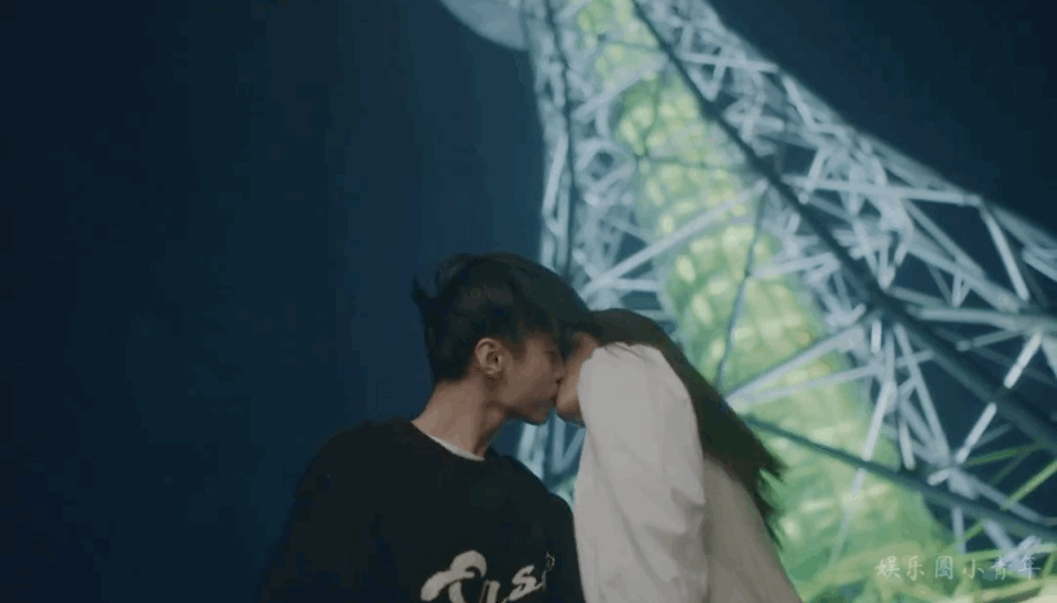 跪求《见面吧就现在》导演组把八个机位的吻戏花絮给放出来……__财经头条