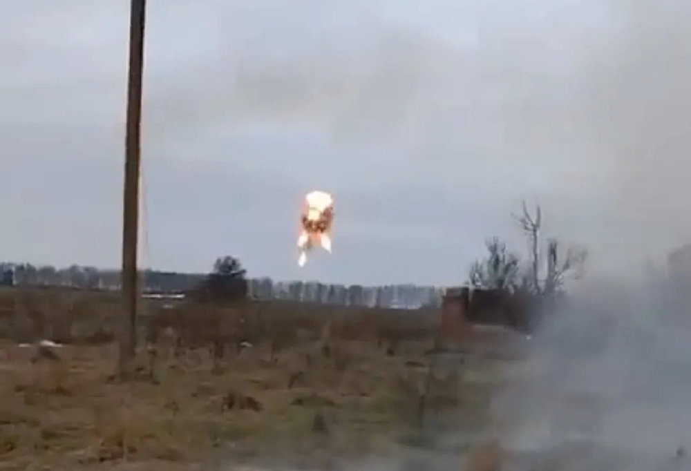 乌克兰军队用肩扛导弹击落俄军巡航导弹