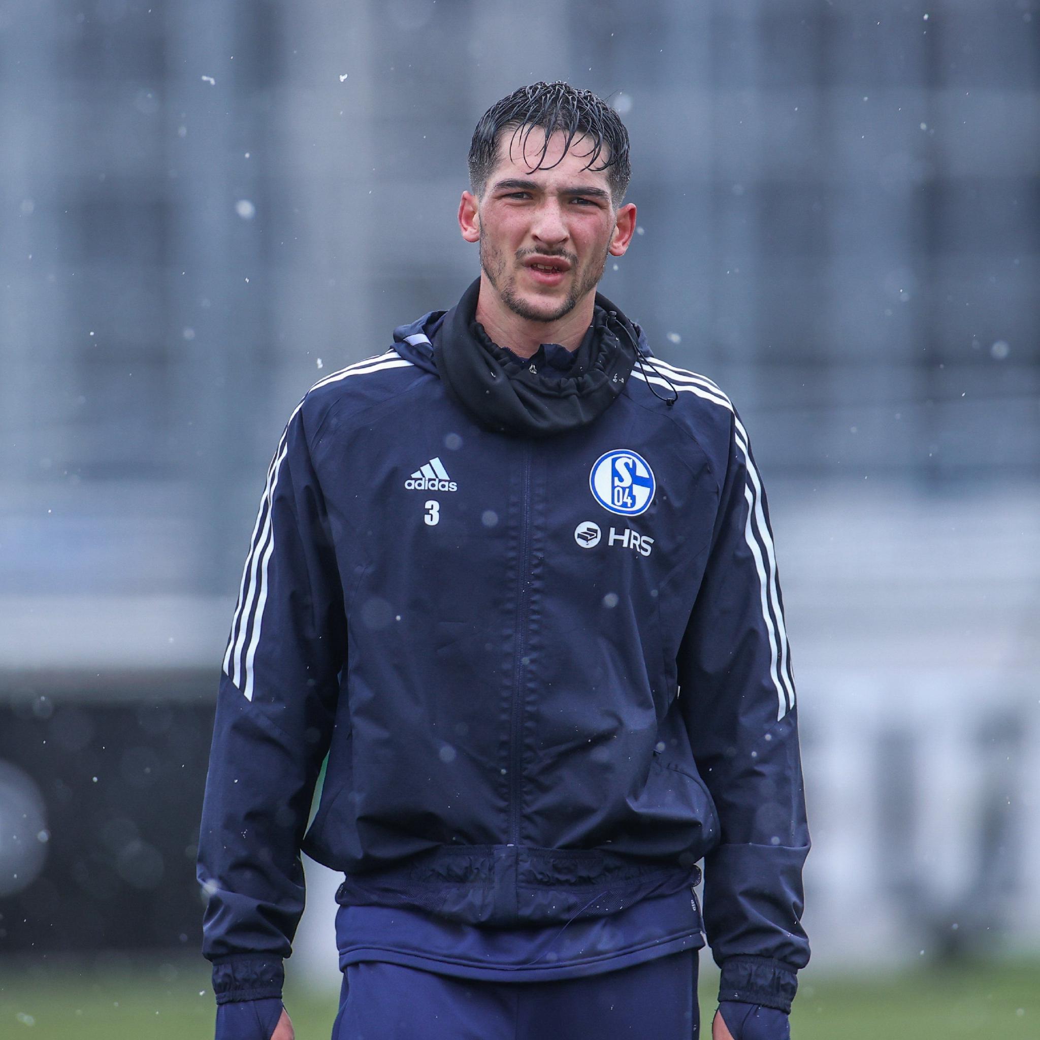 冒雨前行 发奋向上的精神无法阻挡，训练备战下轮鲁尔德比！