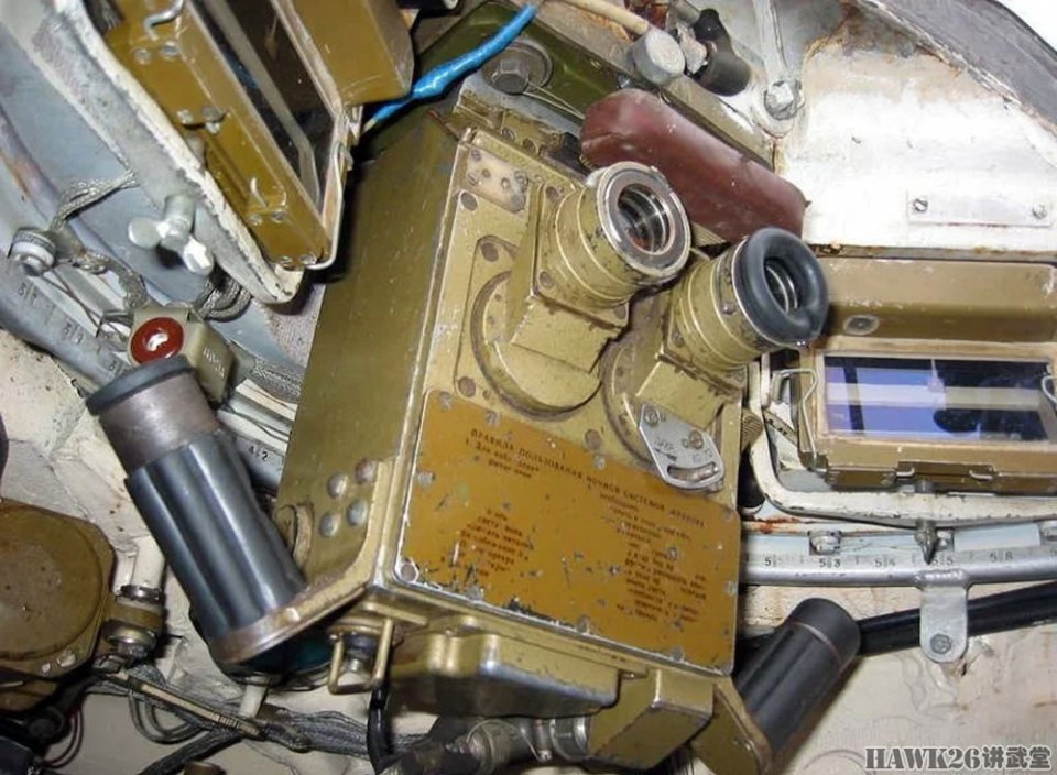 钻进T-72主战坦克“恶魔最好的武器”大量内部设备包围车组成员|炮长|坦克|装弹机_新浪新闻