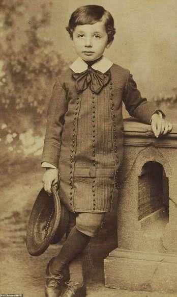爱因斯坦从小到大的珍贵照片曝光，原来他也曾是个英俊的翩翩少年
