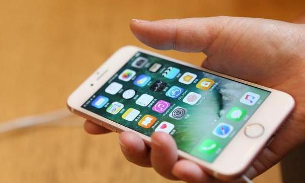 用了4年iPhone6s，冒险升级正式版iOS13.4，还能战两年！__财经头条