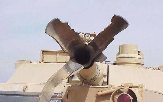 武器炸膛有多恐怖？步枪枪管炸开花，坦克炮管炸成了麻花