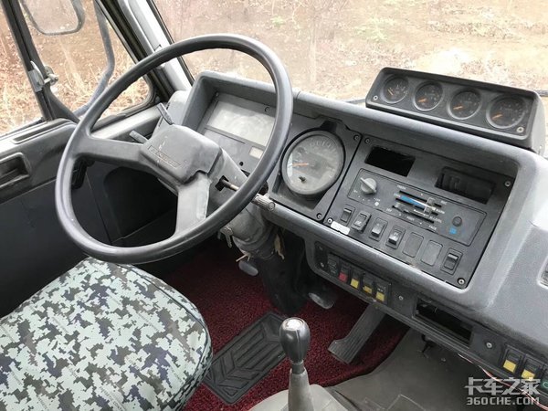 军车史上的不老神话，东风EQ2102虽然退役，但越野性能依然很香