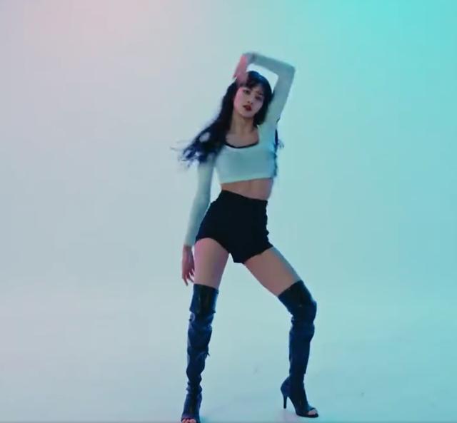 Lisa最新舞蹈新鲜出炉，帅气和性感并存，浑身散发着无敌魅力！