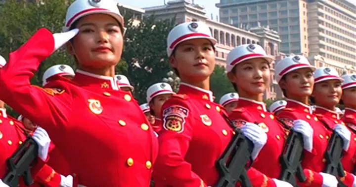 军事丨国产微声冲锋枪，采用直插式四排50发弹匣，持续火力更强悍|85式微声冲锋枪_新浪新闻